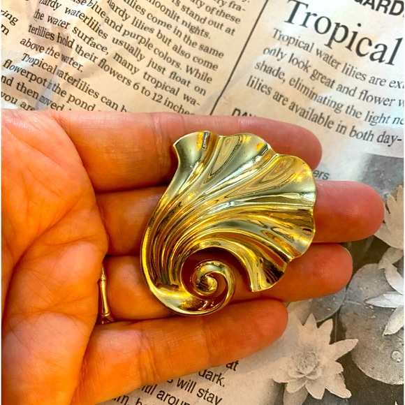 Trifari | Jewelry | Vintage 5s Trifari Horn Of Plenty Cornucopia Gold ...